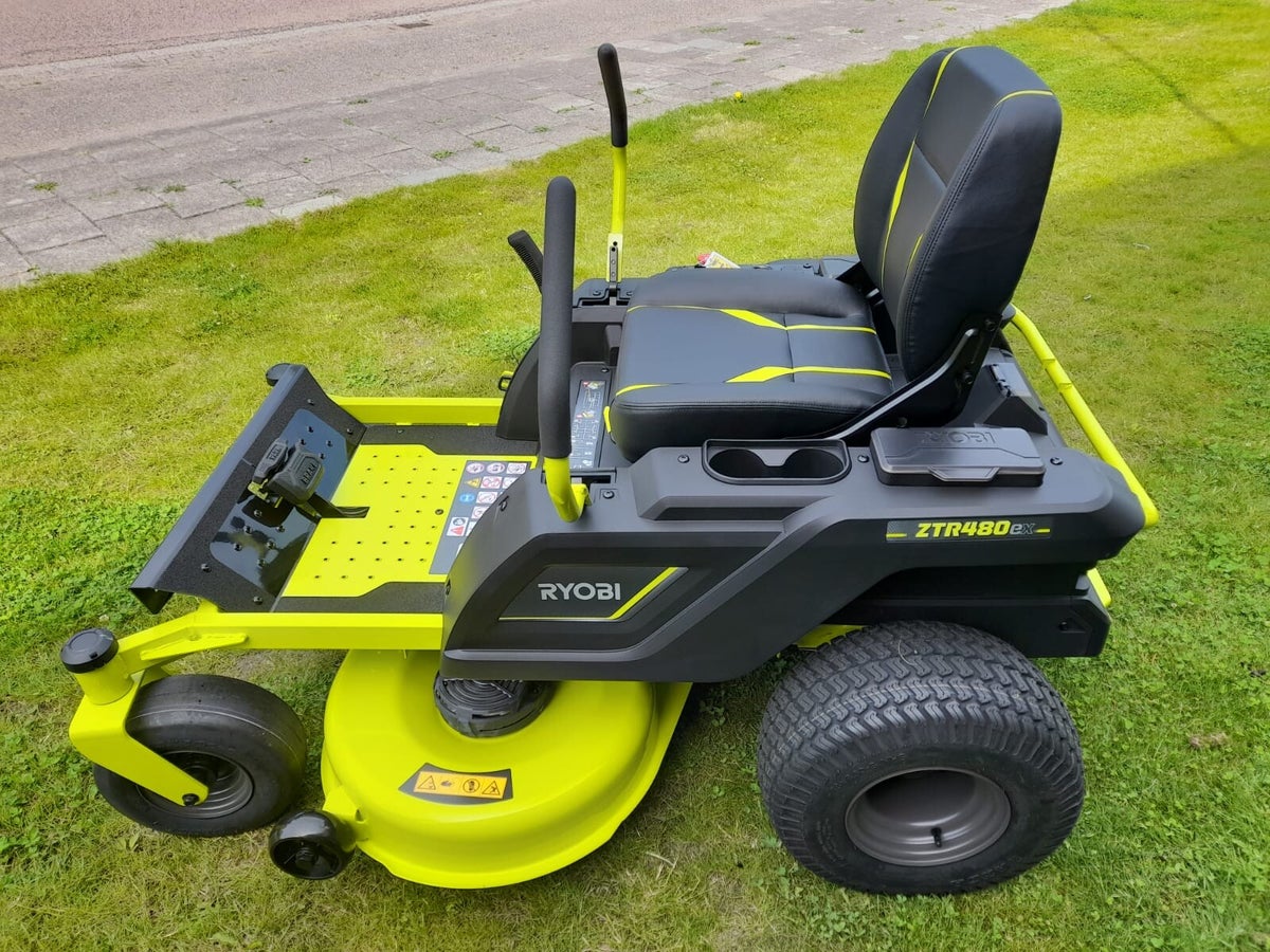 Ryobi ZTR480ex elektrische zero-turn Zitmaaier | Manshandentw.nl