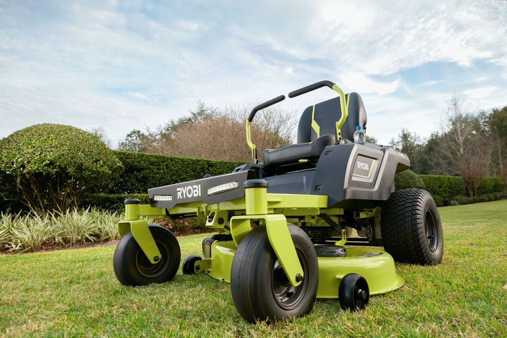 Ryobi ZTR480ex elektrische zero-turn Zitmaaier | Manshandentw.nl