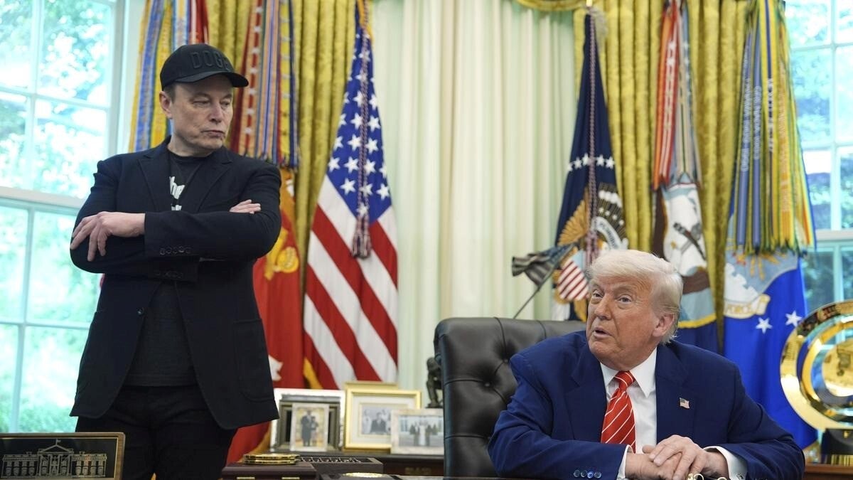 Trump Slashes Space Launch Red Tape in Major Boost for SpaceX and U.S ...