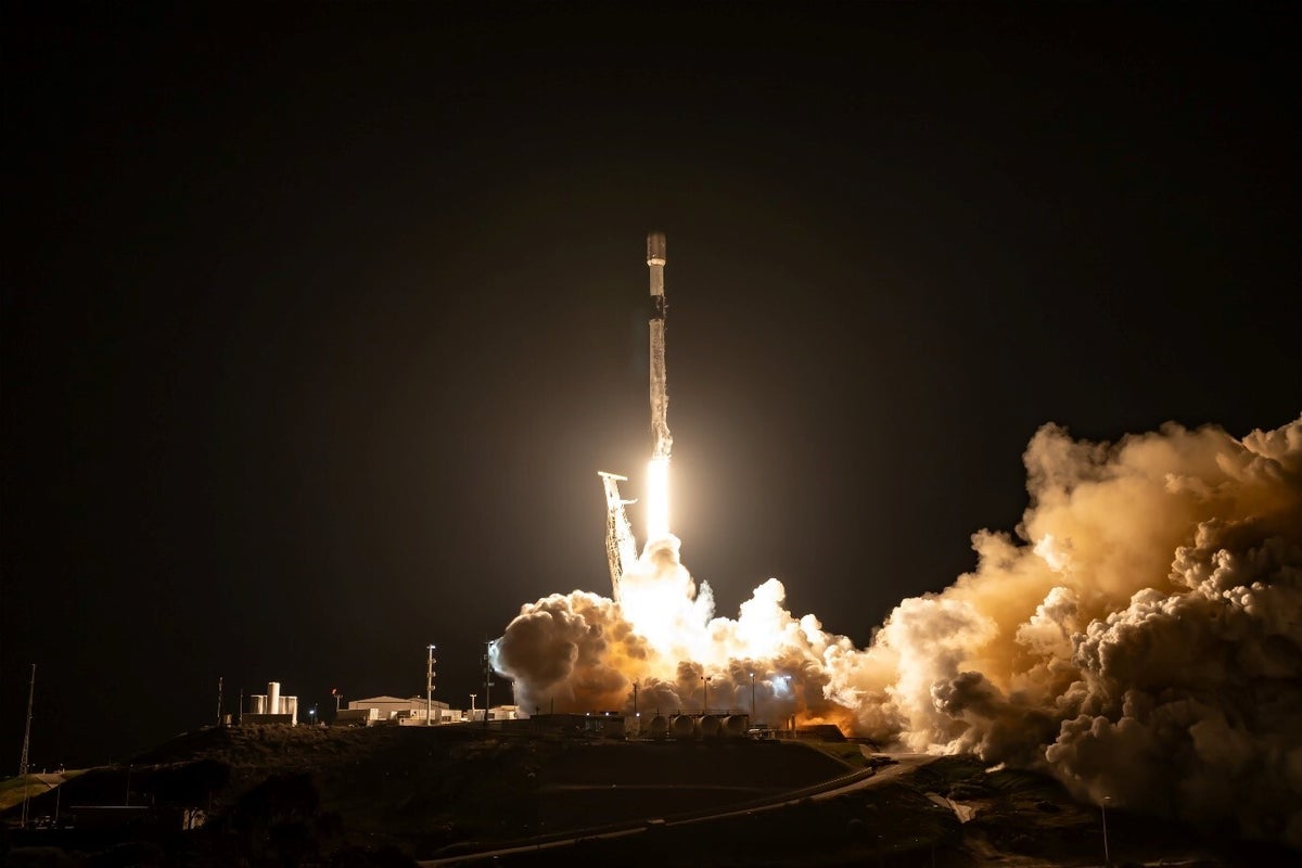 SpaceX Successfully Launches 20 Starlink Satellites with Direct-to-Cell ...