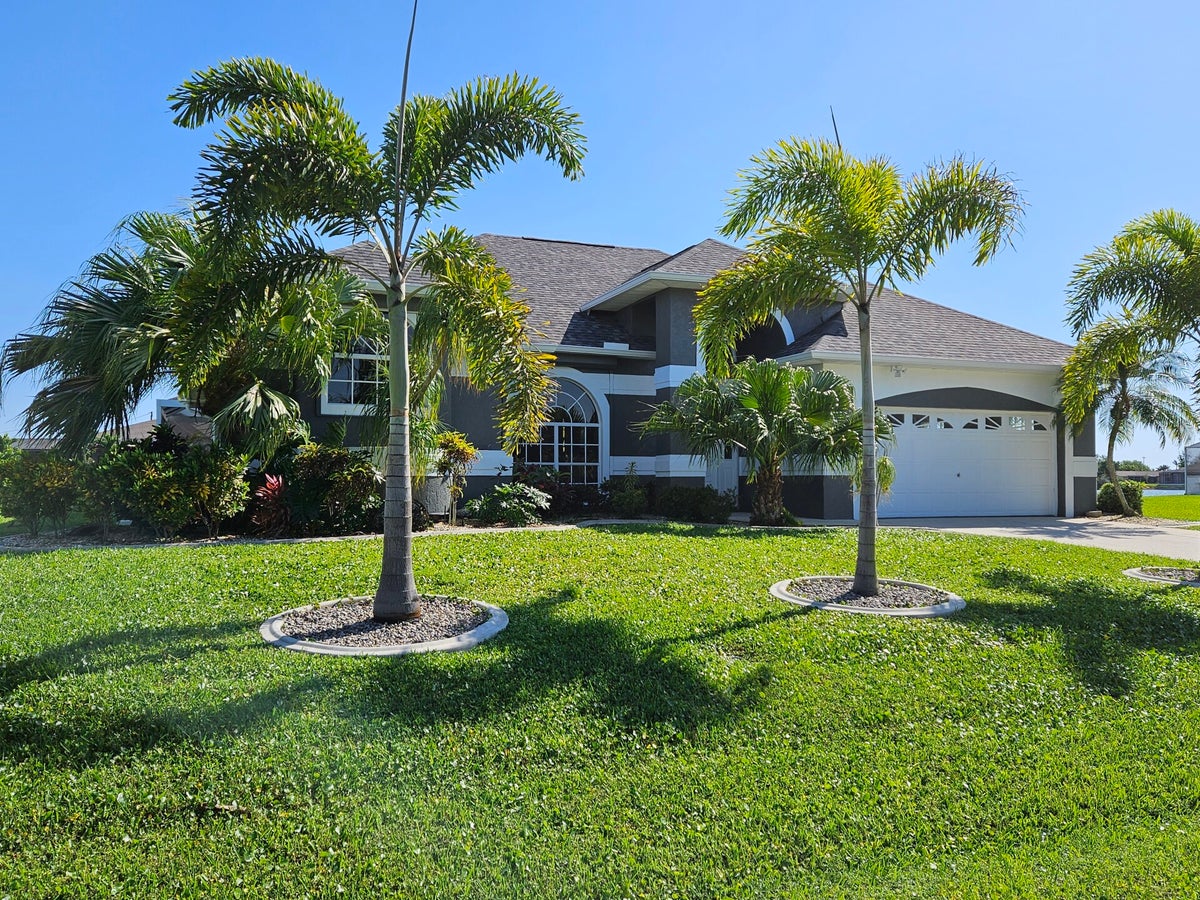 Lakehouse Photos | Cape Coral Lakehouse