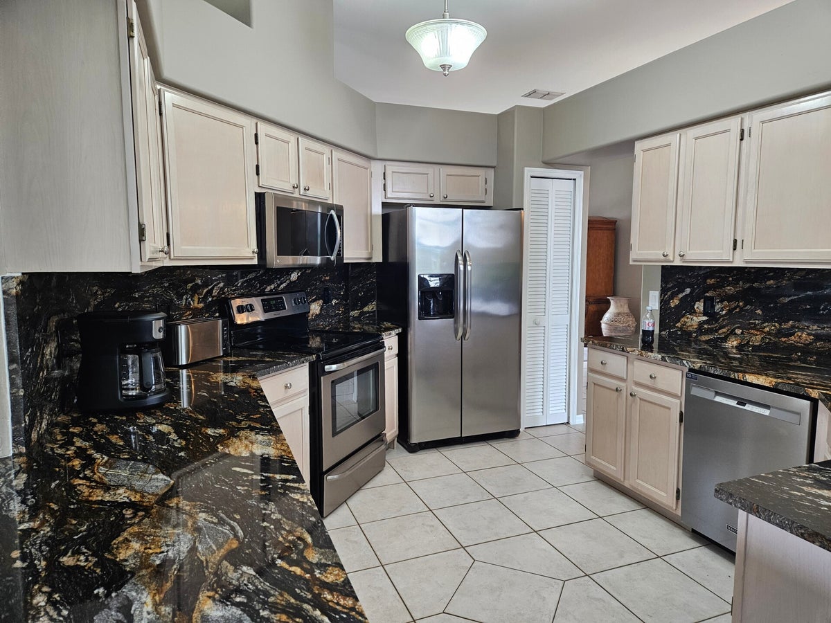 Lakehouse Photos | Cape Coral Lakehouse