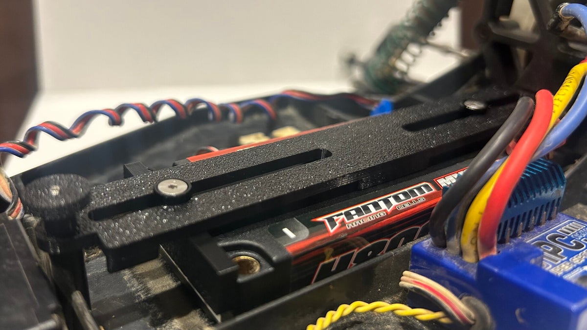 Team Associated B2/B3 Adjustable & Reversible Lipo Battery Holder | Z3D