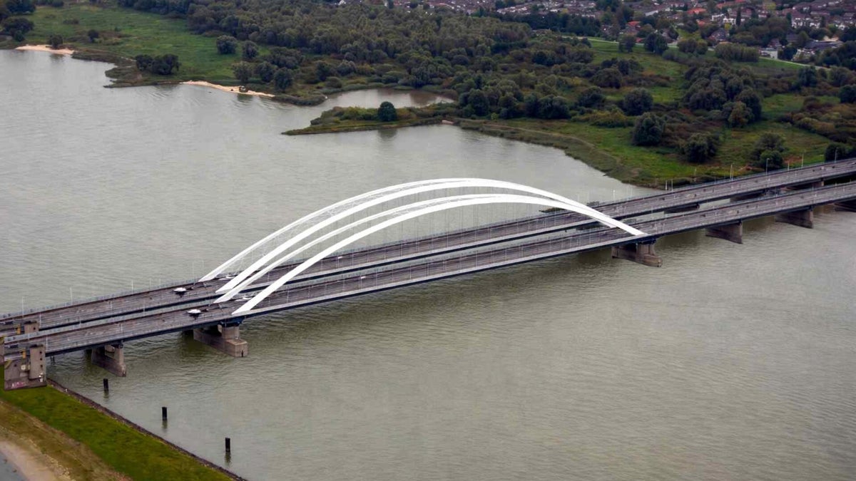 Nieuwe Merwedebrug verrijst op werkeiland bij Gorinchem / Gemeente ...