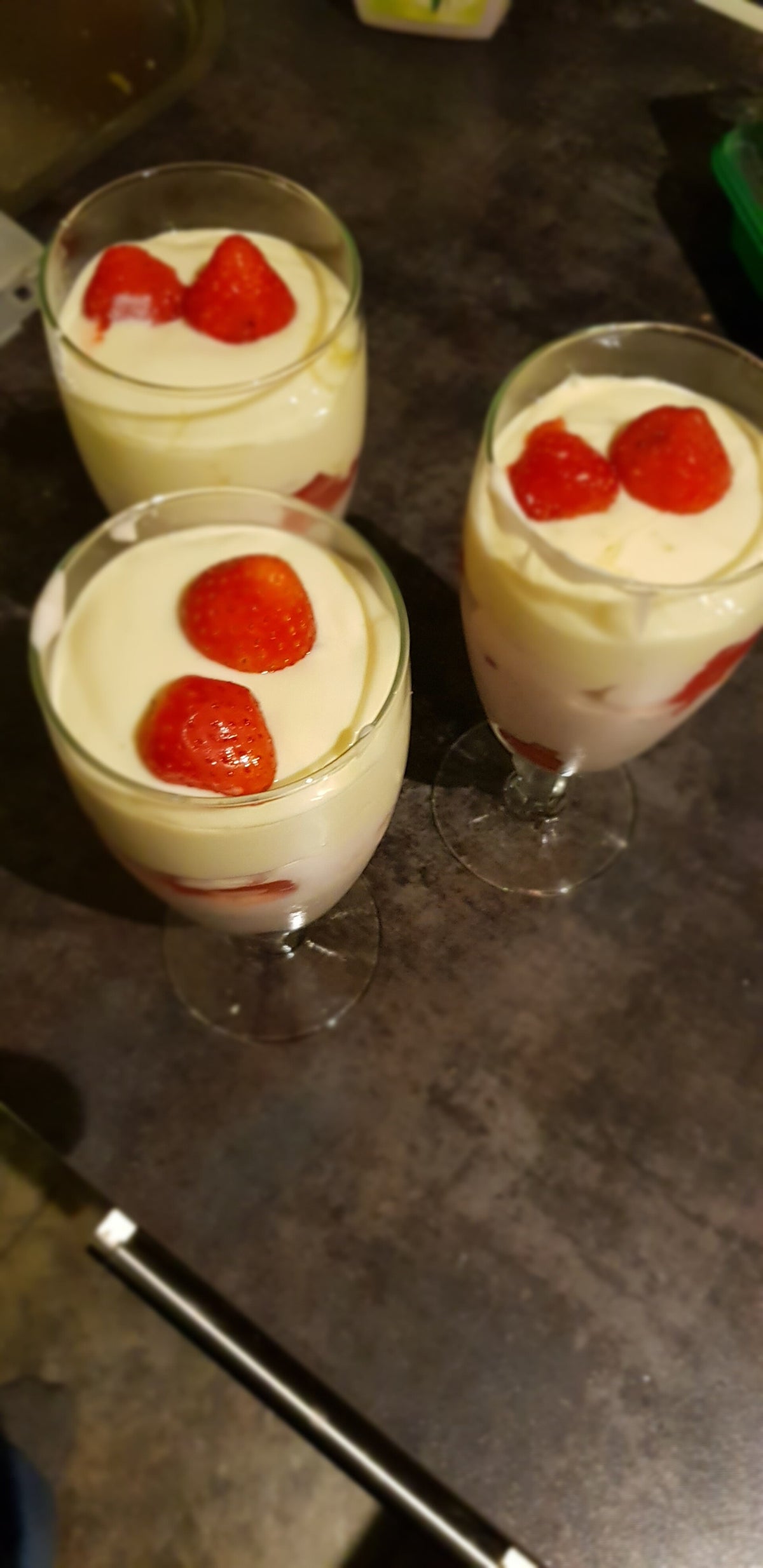 Simpel toetje met aardbei en yoghurt / Nagerechten / Recepten | Koken ...