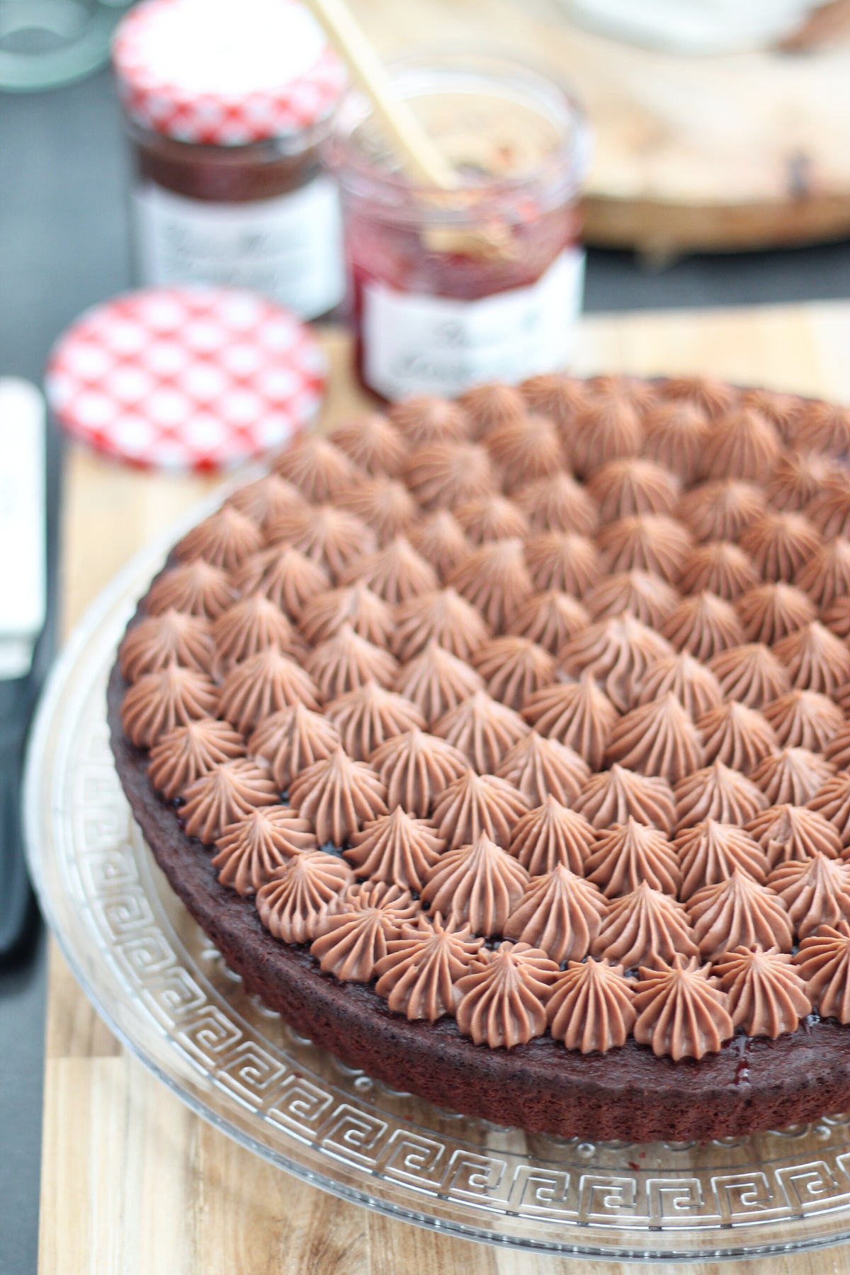 Choco Hazelnoten Crème Taart met Aardbeienjam / Zoet / Recepten | Wat ...
