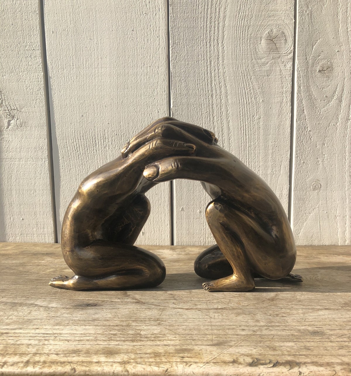 Bronzen Beeldje - Beschermende handen 331.1 | Dé voordeligste Bronzen ...