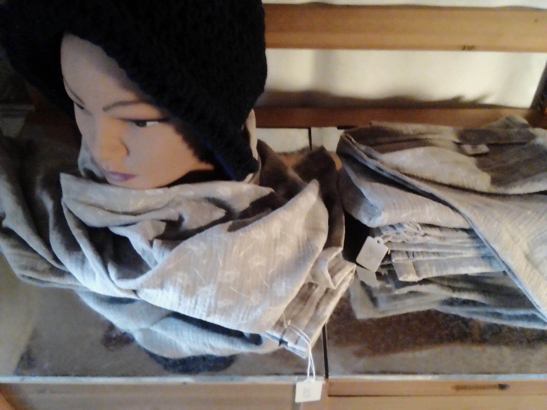 Von Hand gefertigte Hüte im Angie B Store Inhaberin Angela Brinkmann