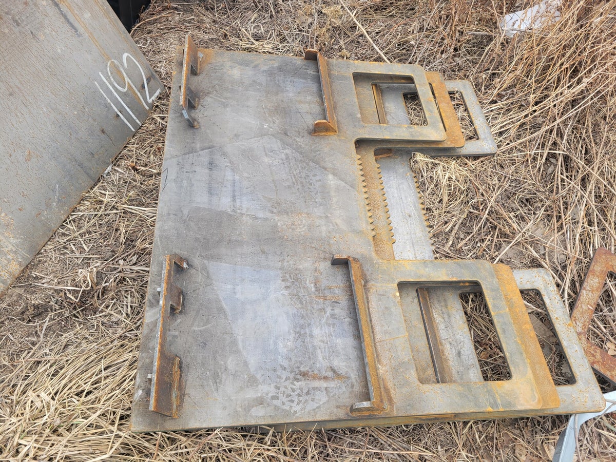 kit container 3/8" blank mounting plate | Moore Attachments
