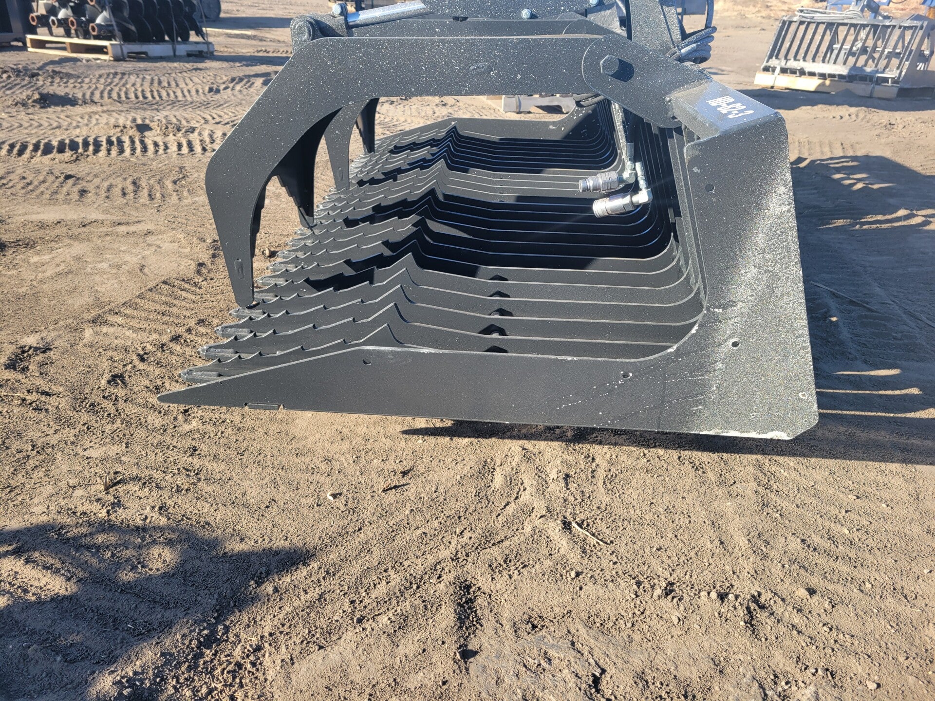 Stout 82-3 rock bucket grapple | Moore Attachments