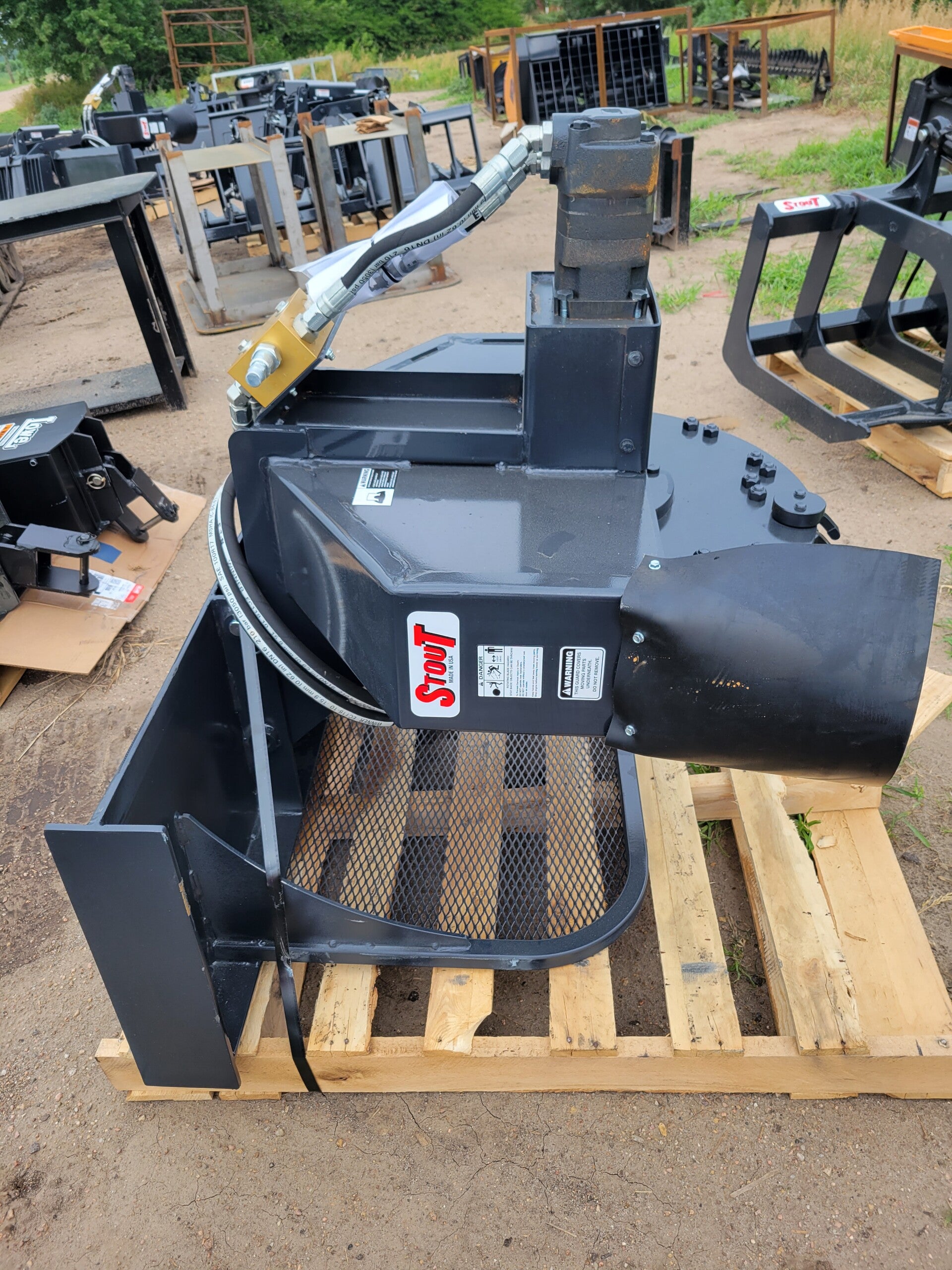 Stout stump grinder standard flow 10-20 gpm | Moore Attachments