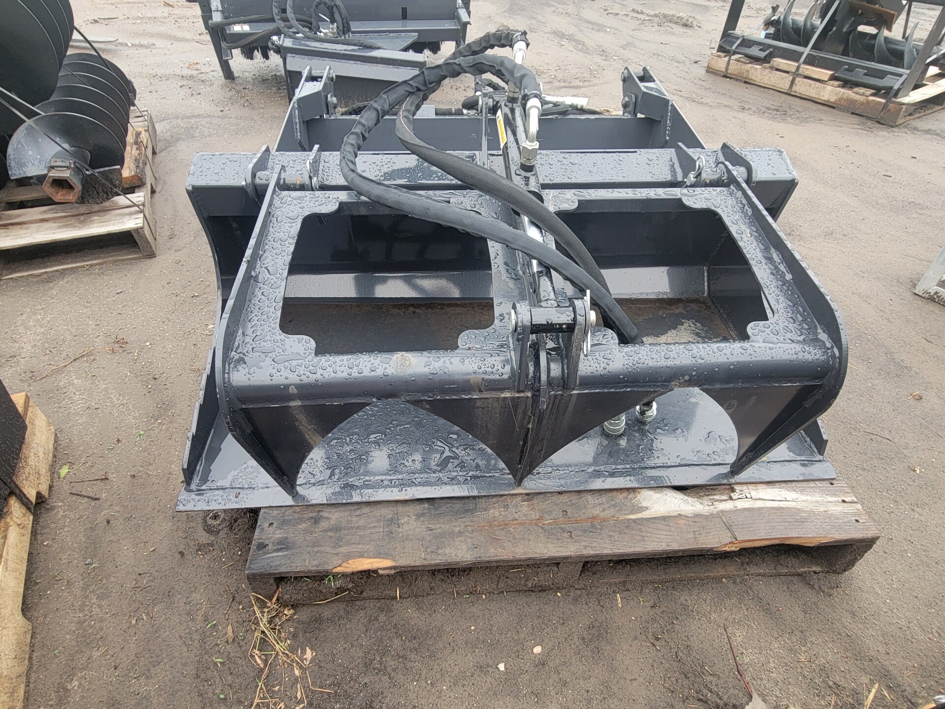 toro dingo mount 45" grapple bucket | Moore Attachments