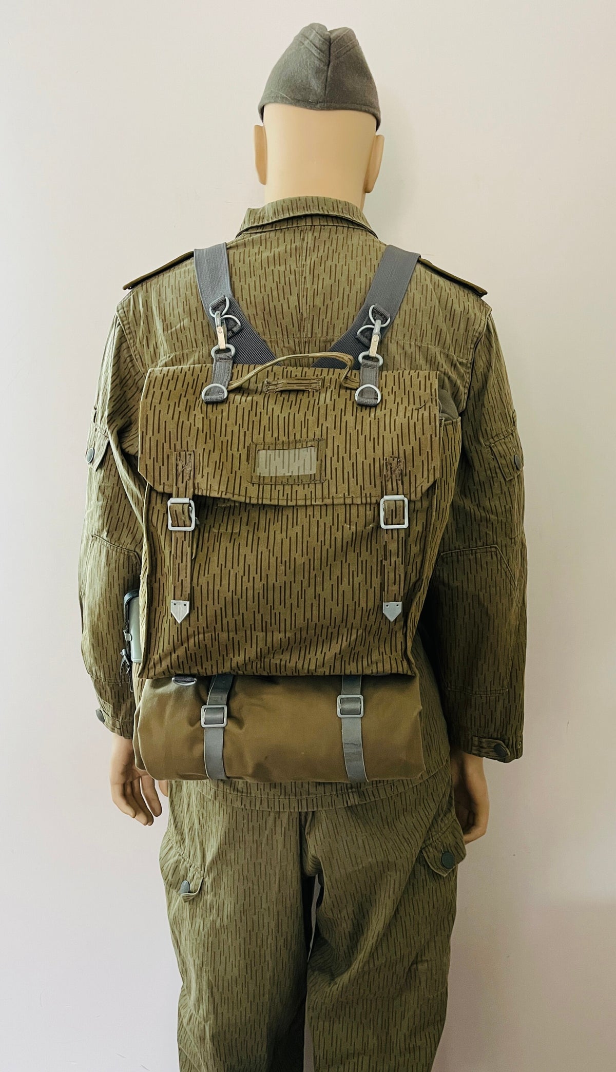 Gear Grenztruppen / Field gear / Felddienstuniformen NVA and ...