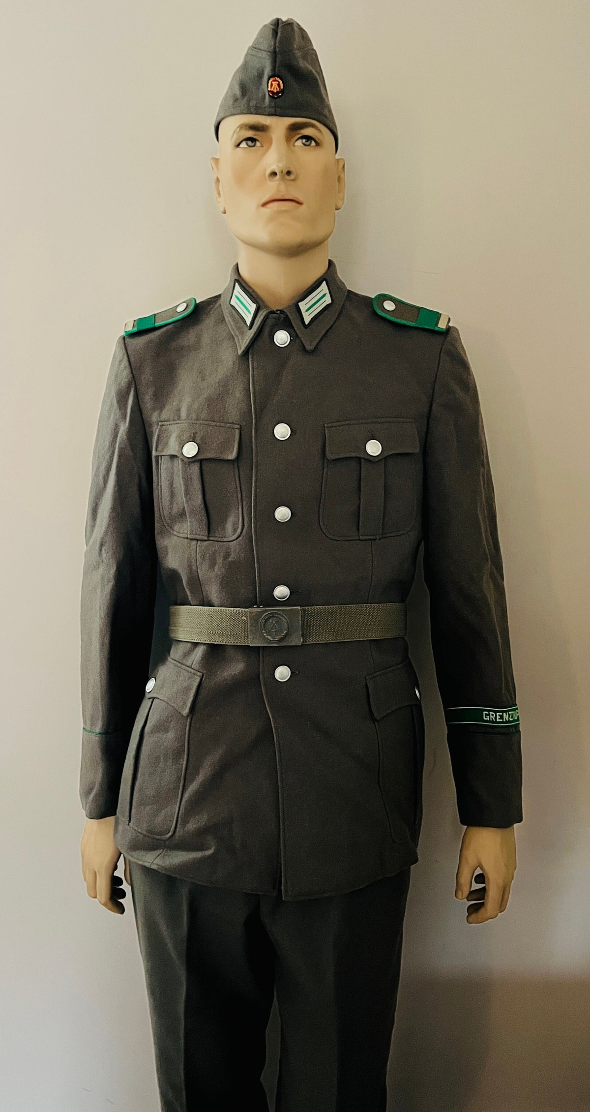 Trageweise Soldaten und Unteroffiziere auf Zeit / Trageweise uniformen ...