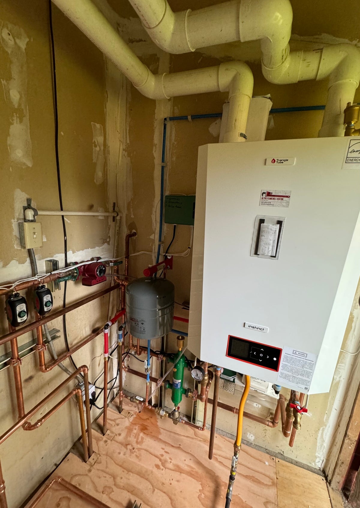 akproplumbingheating.com
