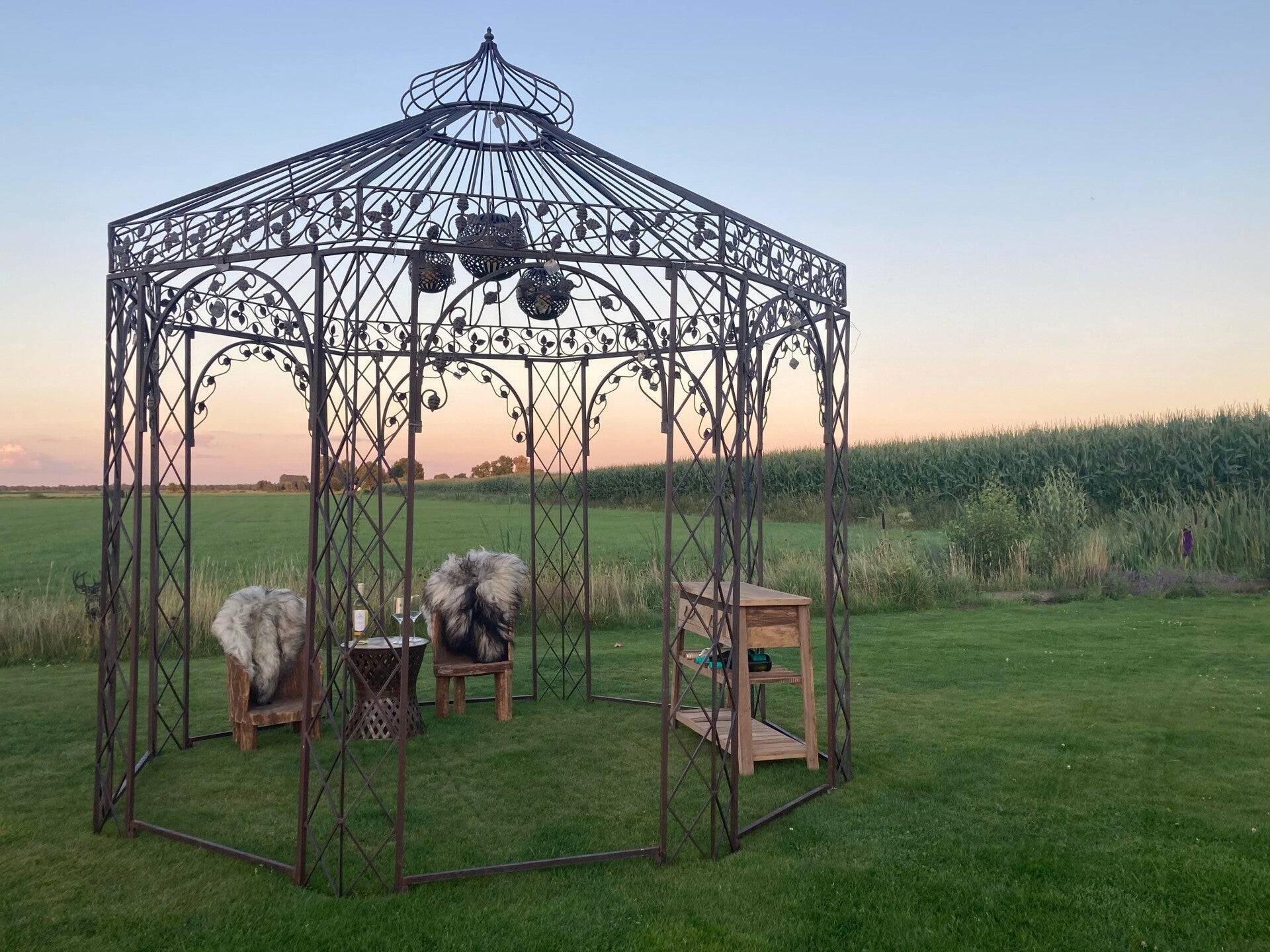 Bijzonder mooie prieel van metaal - doorsnede 3,5 meter | Het oude gebint