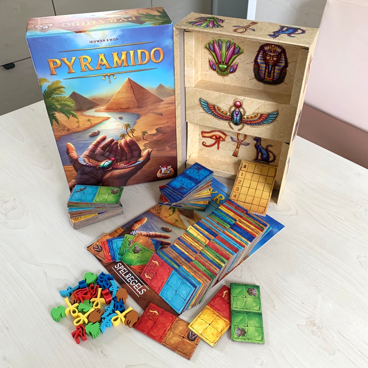 Pyramido speluitleg - Nederlandstalig - hoe speel je Pyramido van White Goblin Games