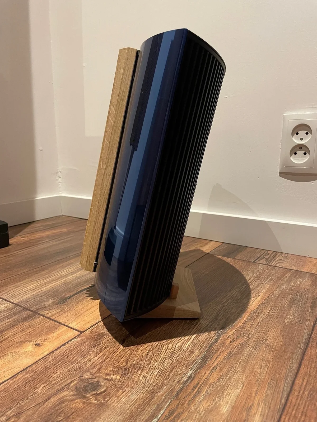Table Stand Wood BeoLab 4000 | www.jvo3ddesign.com