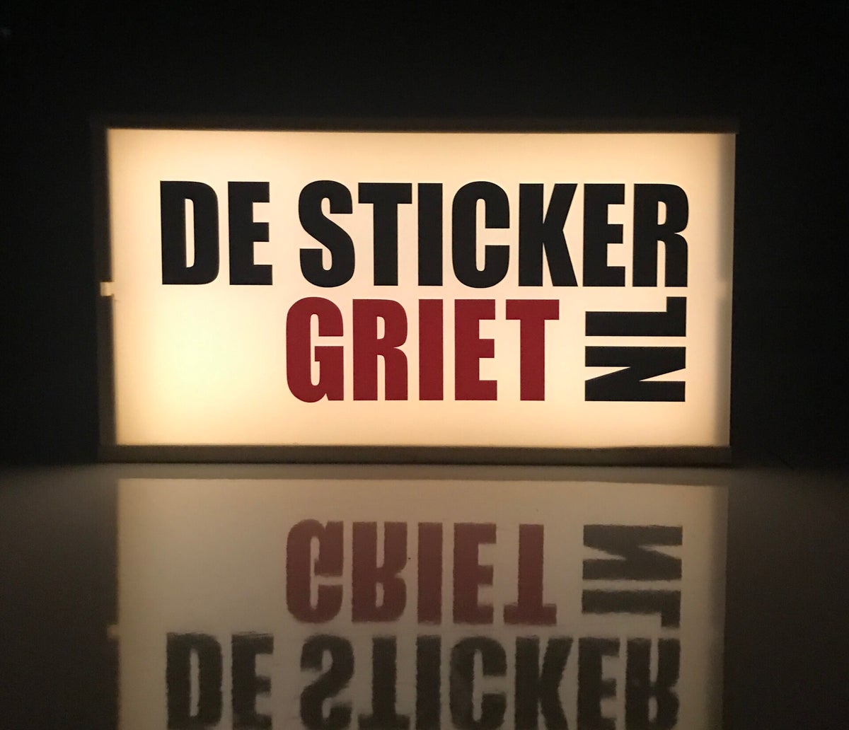 Unieke handgemaakte houten lichtbak met eigen tekst of logo