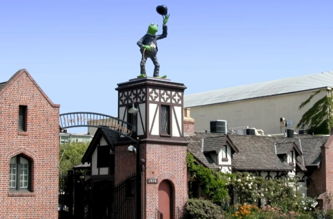 Kermit’s Cross-Country Leap: The Jim Henson Family Gifts Iconic Frog ...