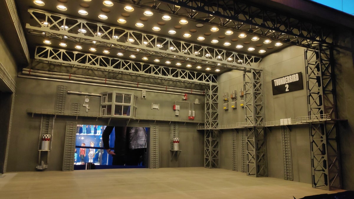 making the runway display | Bensmodelworld.com