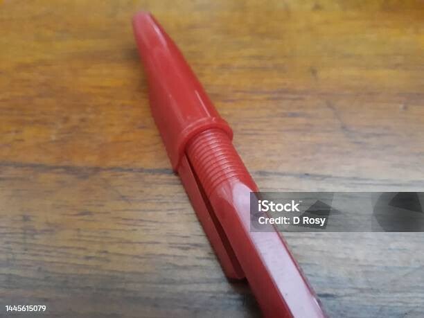 Le stylo rouge