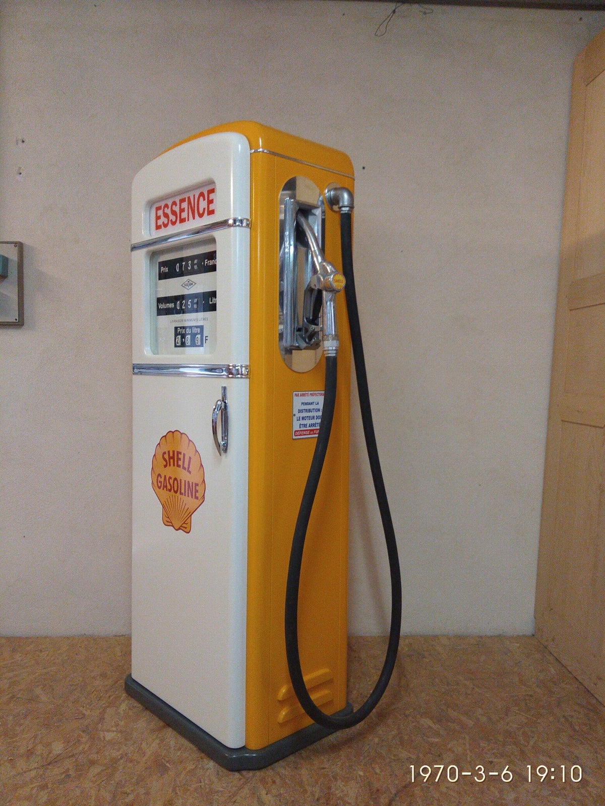 Anciennes Pompes A Essence