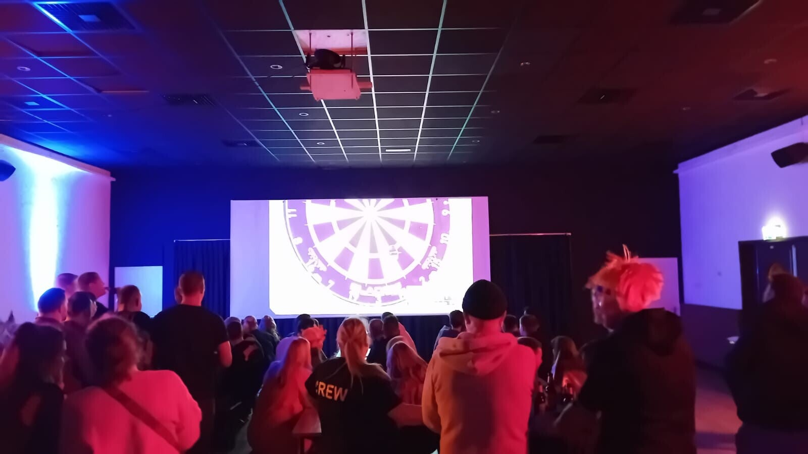 Jong en oud genieten van WK Nieuwjaarsdarttoernooi / Dart gezelschap / Sport / Organisaties ...