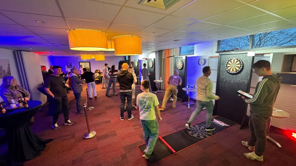 Jong en oud genieten van WK Nieuwjaarsdarttoernooi / Dart gezelschap / Sport / Organisaties ...