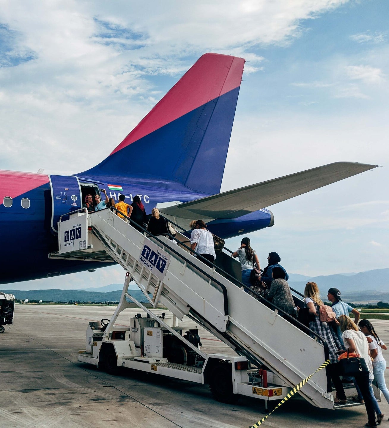 What means: "Cabin crew, arm slides"? / ︎ CREW LIFE (🇬🇧) / Blog | Sky ...