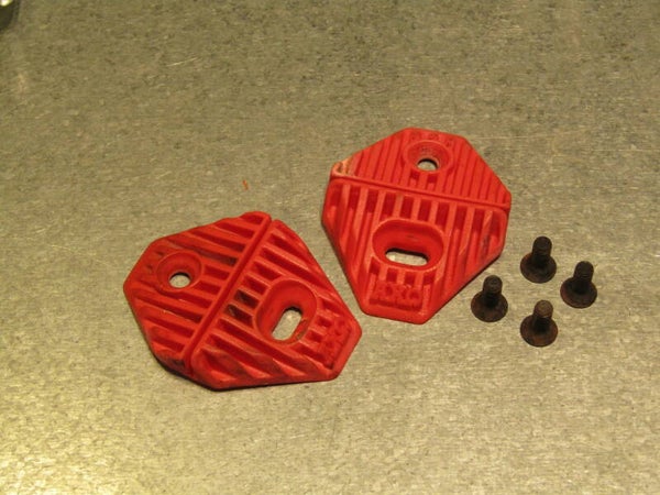 ..AXO Shoe cleats with mounting screws MINT BX59A 9999 - 10/22/21 RK01 ...