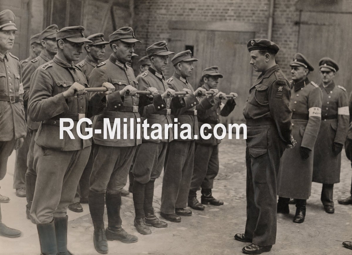 Original WW2 British Press Photo - British soldier training the German ...
