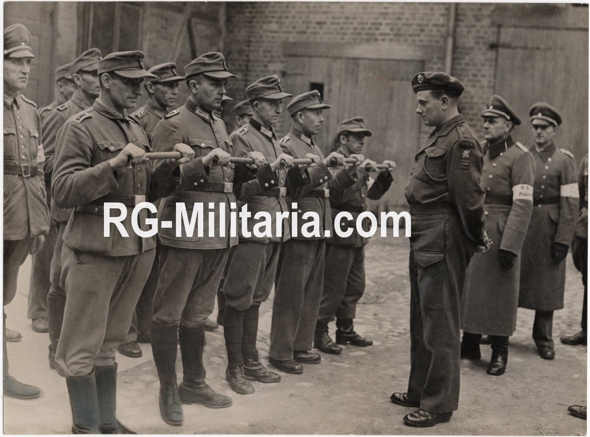 Original WW2 British Press Photo - British soldier training the German ...