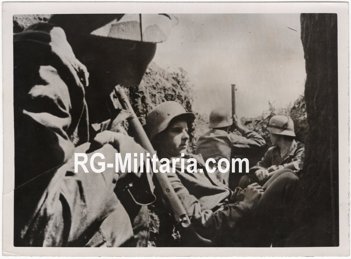 Original WW2 German Press Photo - Soldiers in the trenches (1943)