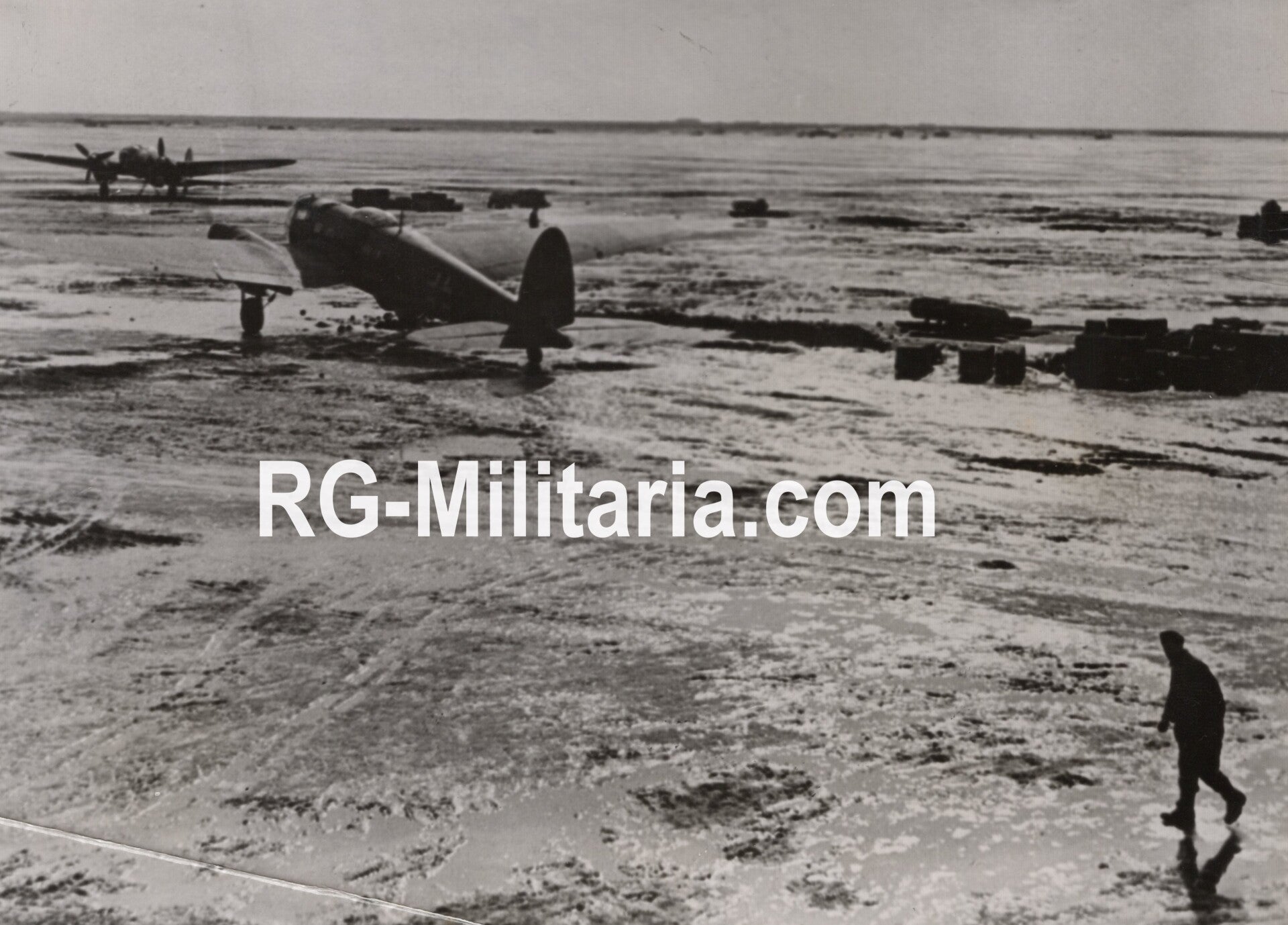 Original WW2 German Press Photo Luftwaffe Airplanes On An Airfield Original WW2 German Press Photo Luftwaffe Airplanes On An Airfield