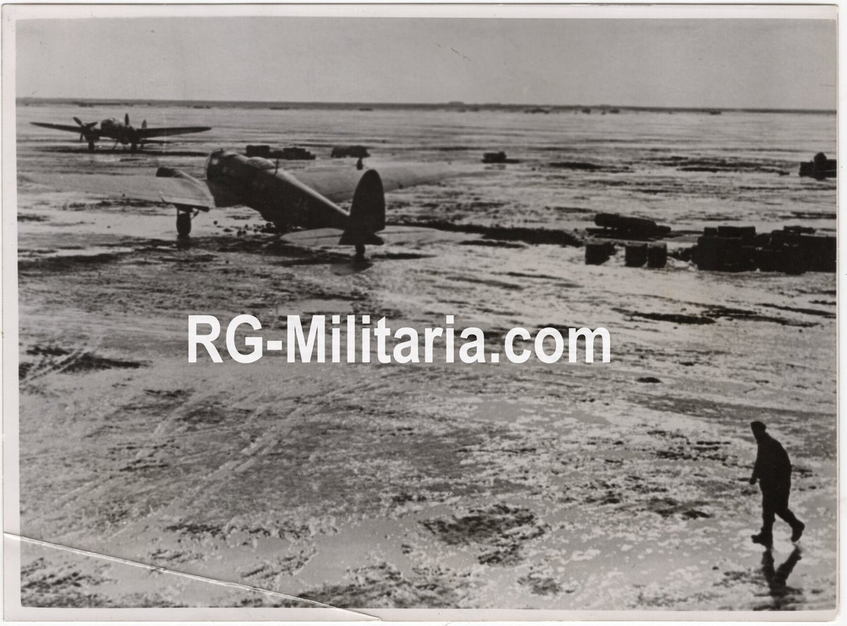 Original WW2 German Press Photo - Luftwaffe airplanes on an airfield ...