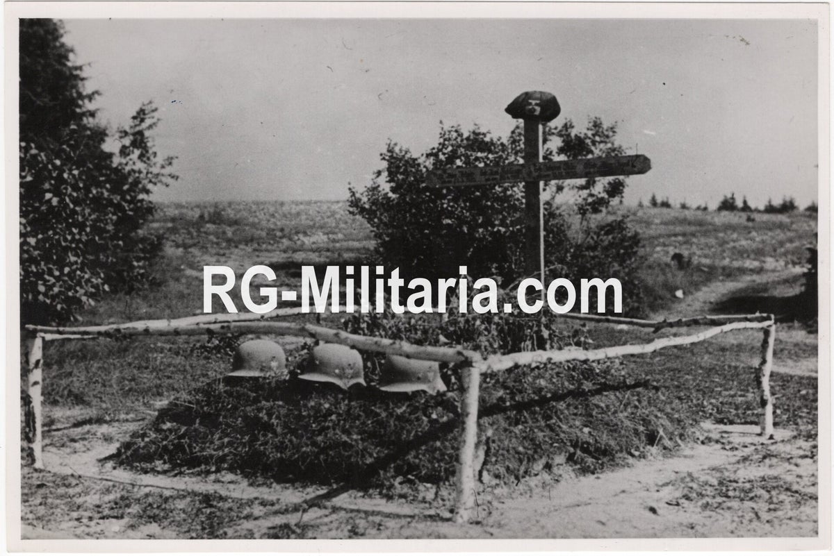 Original WW2 German Press Photo - Fieldgrave of a Panzer crew