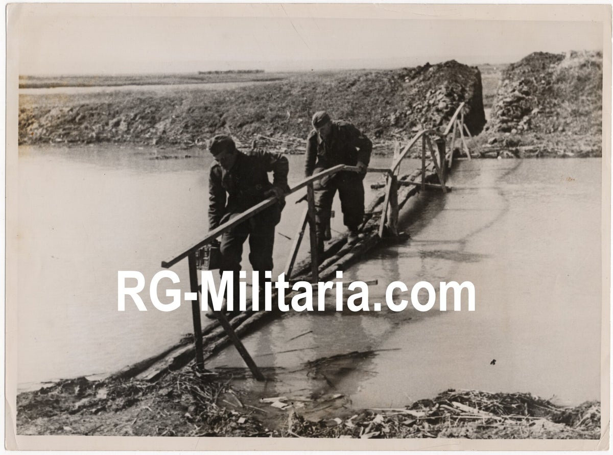 Original WW2 German Press Photo - German soldiers crossing a river at ...