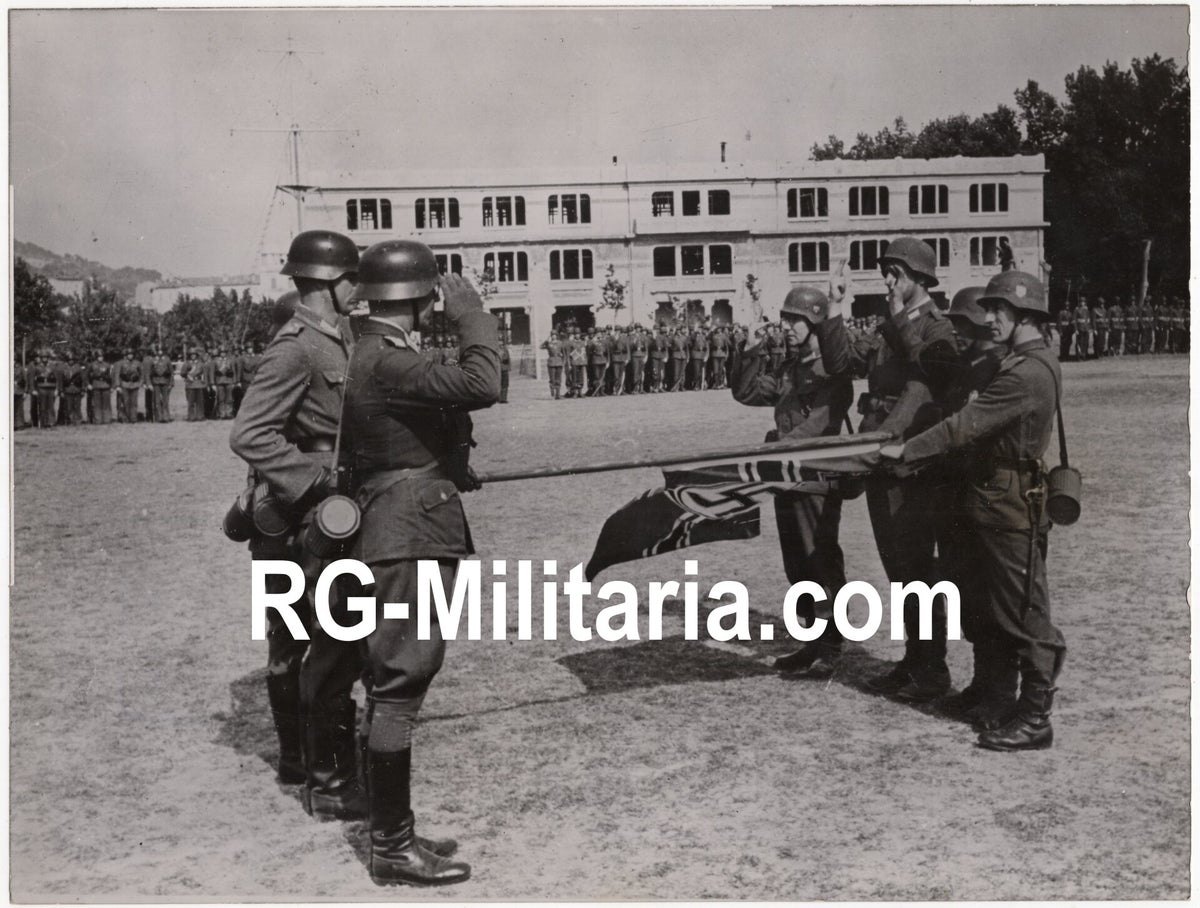 Original WW2 German Press Photo - Port workers take oath for Hitler (1944)