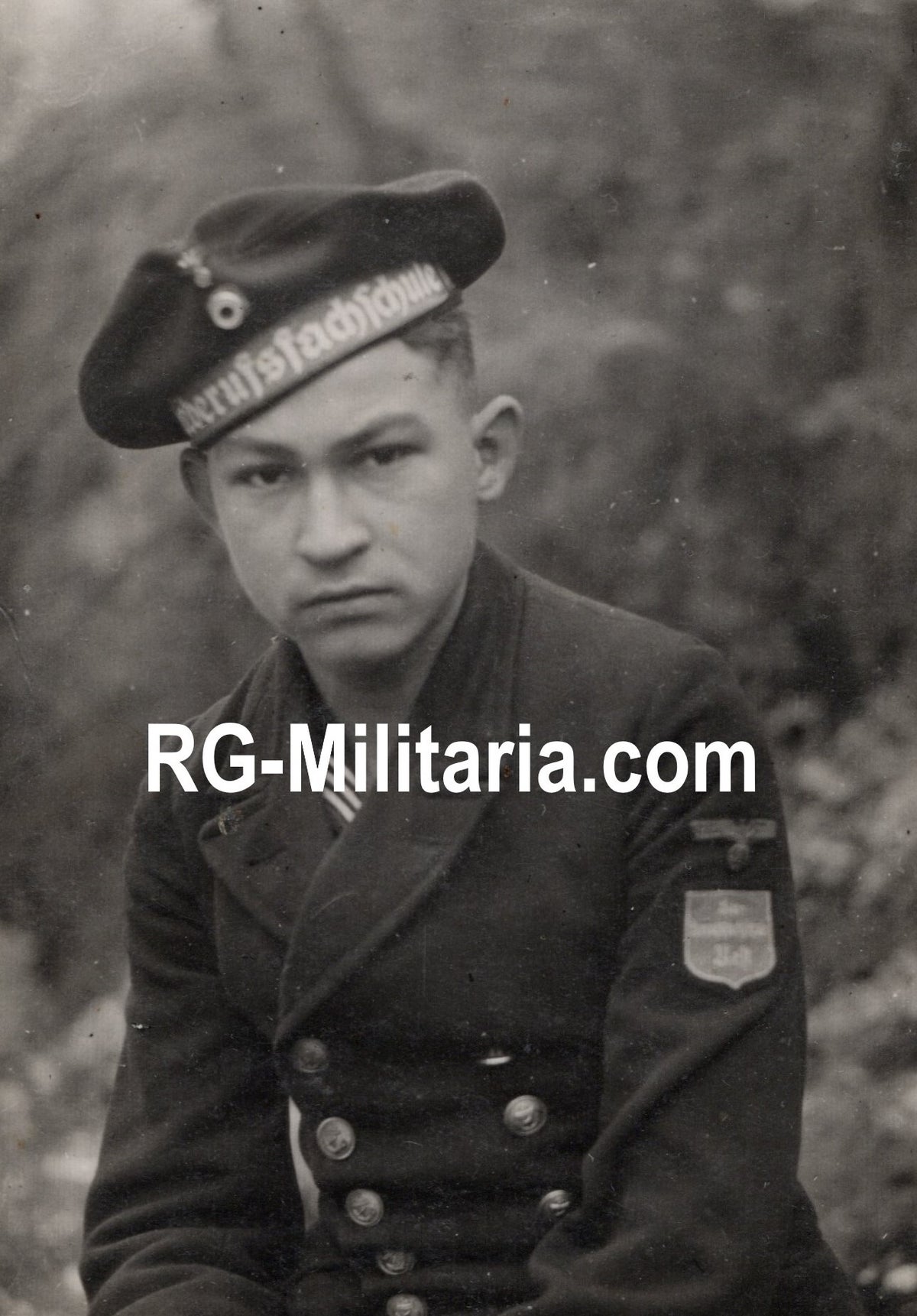 Original WW2 German Press Photo - KM Kriegsmarine boy with unknown arm ...