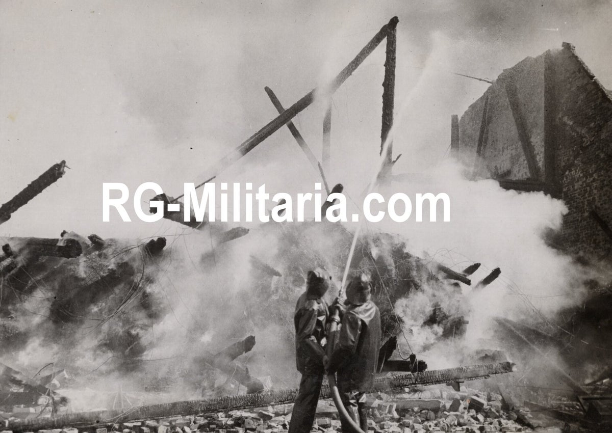Original WW2 Dutch Press Photo - Dutch firemen extinguish a fire on a ...