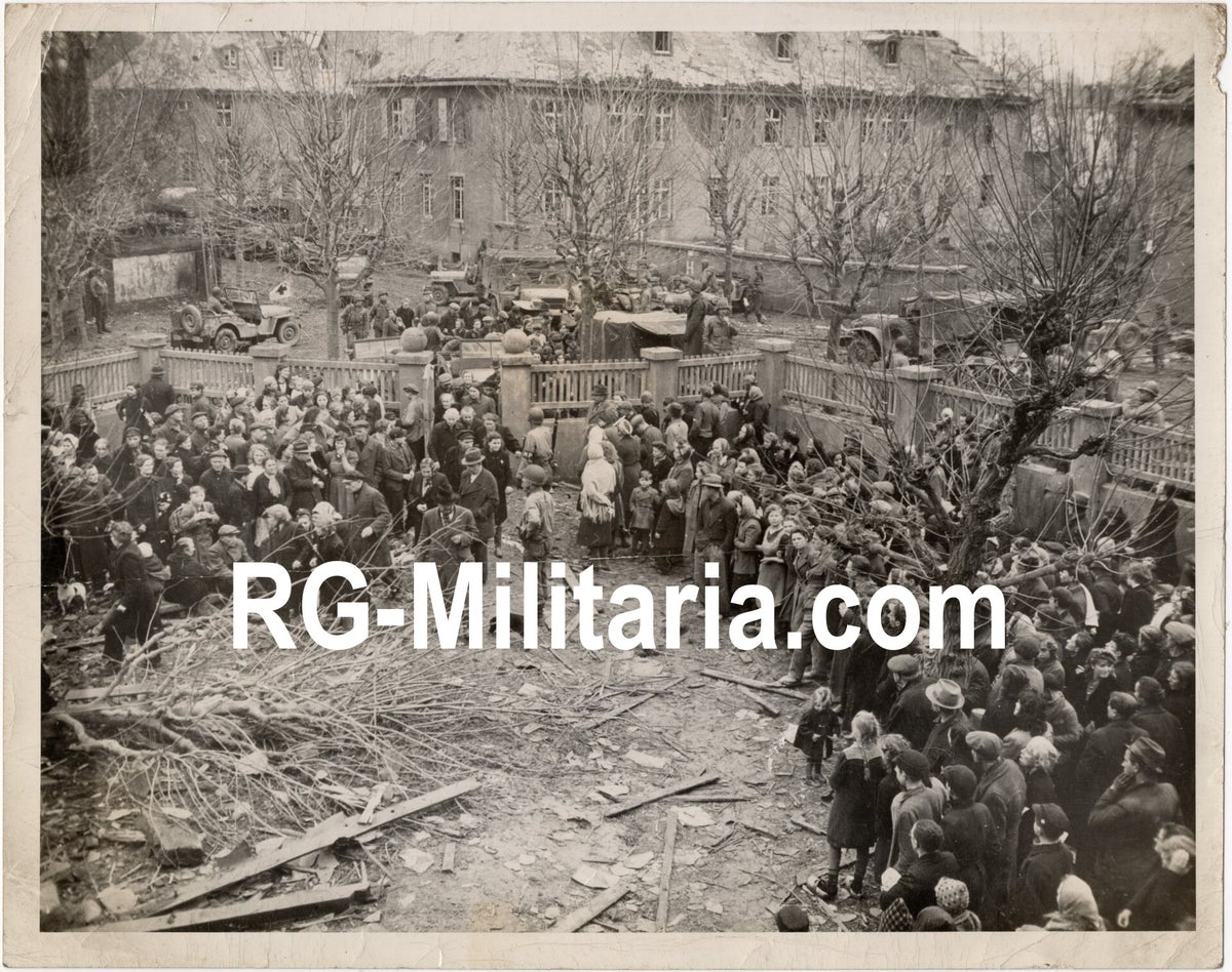 Original WW2 US Press Photo - Civilians of Erkelenz register themselves ...