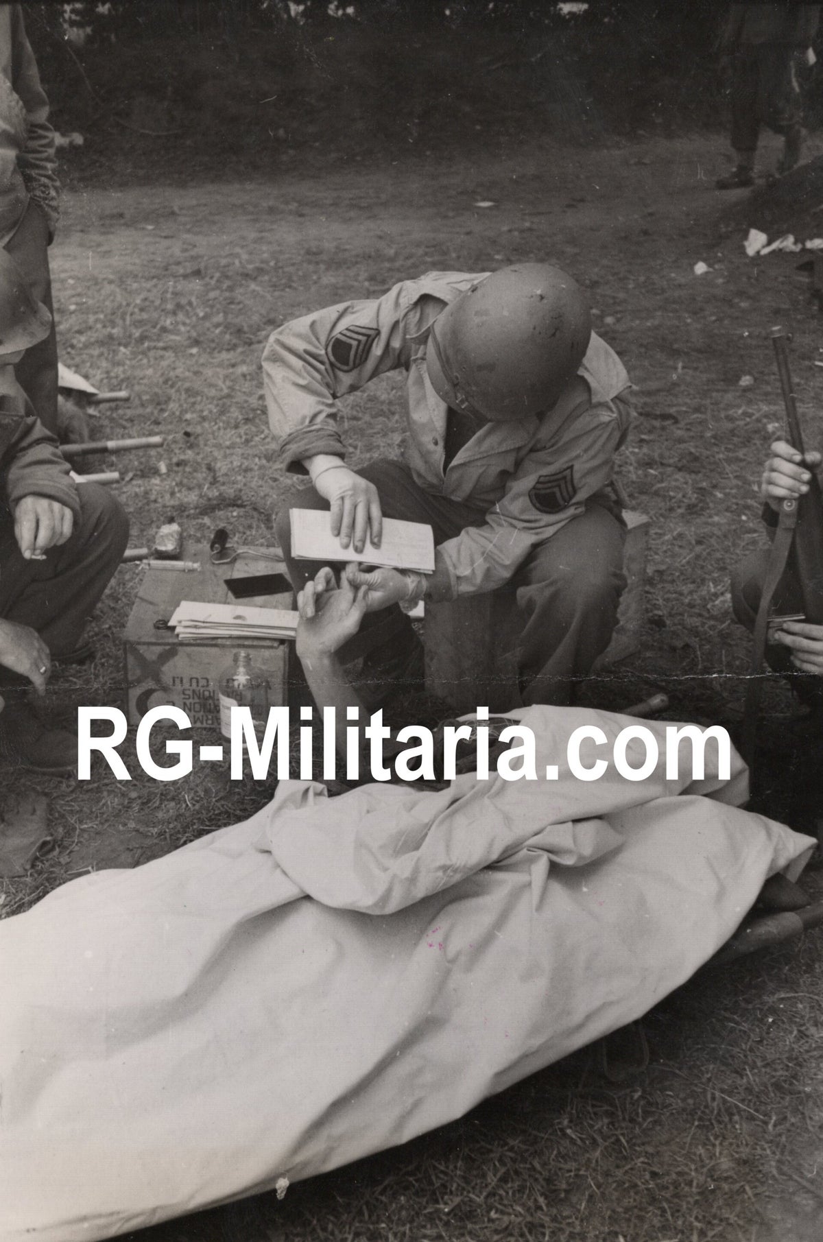 Original WW2 US Press Photo - US Sgt. makes fingerprints of KIA German ...