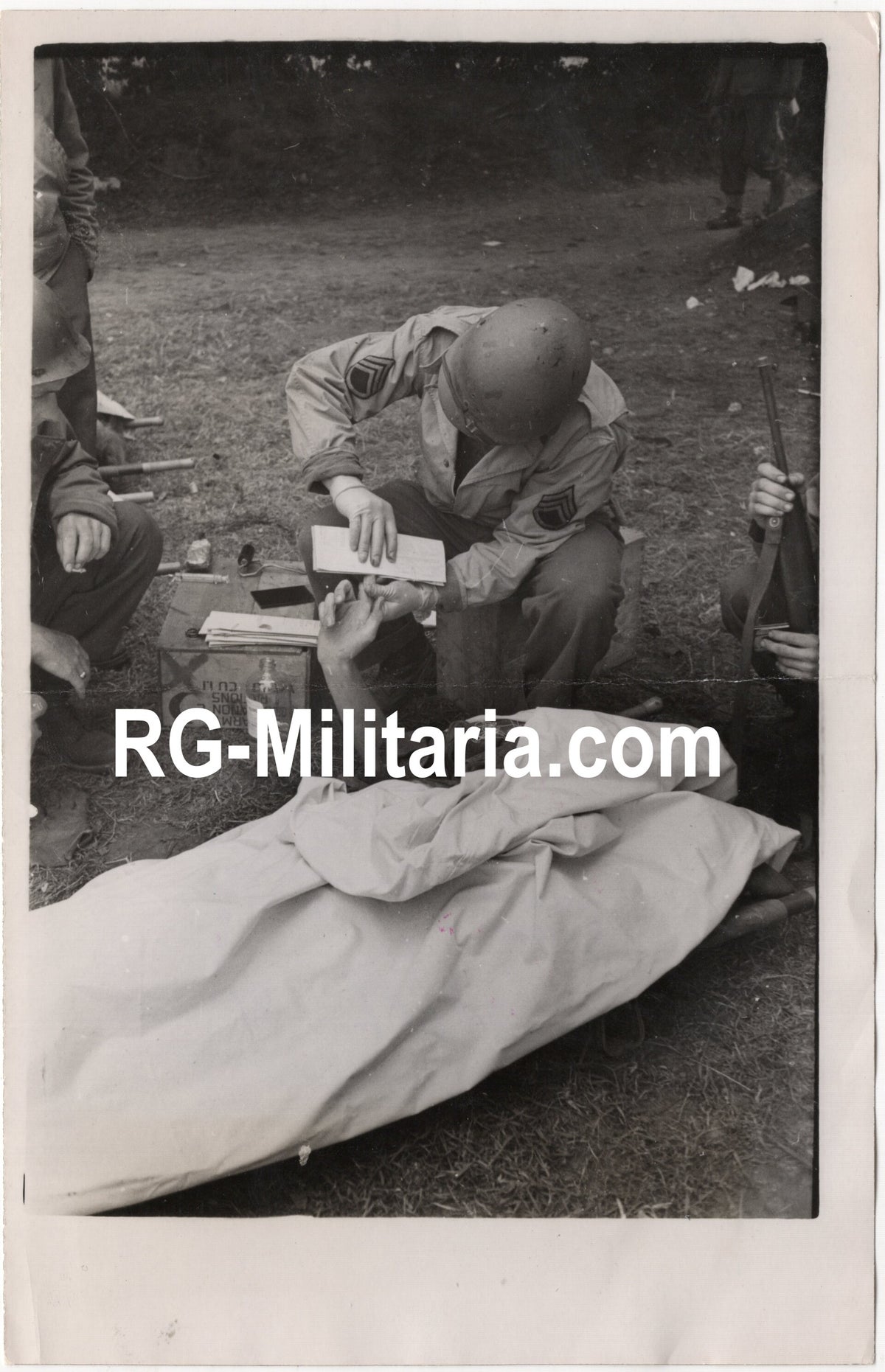 Original WW2 US Press Photo - US Sgt. makes fingerprints of KIA German ...