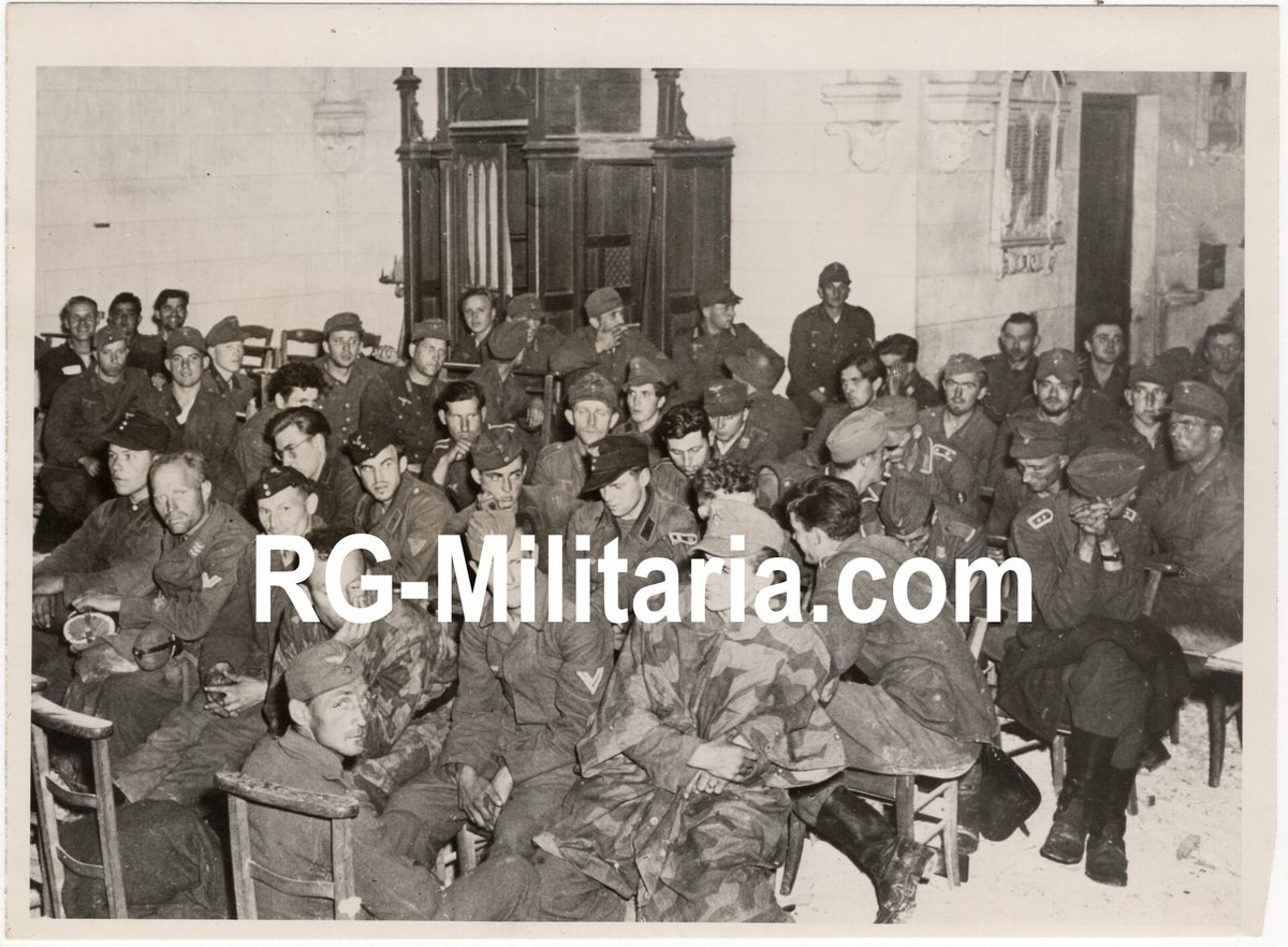 Original WW2 US Press Photo - POW German soldiers waiting in a church ...