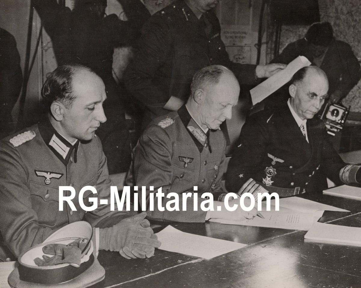 Original WW2 US Press Photo - General Alfred Jodl signing the German ...