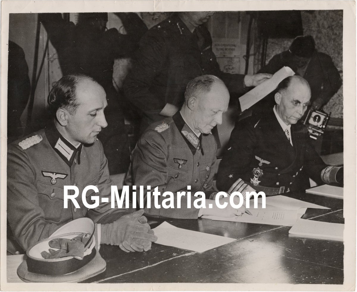 Original WW2 US Press Photo - General Alfred Jodl signing the German capitulation, Rheims ...
