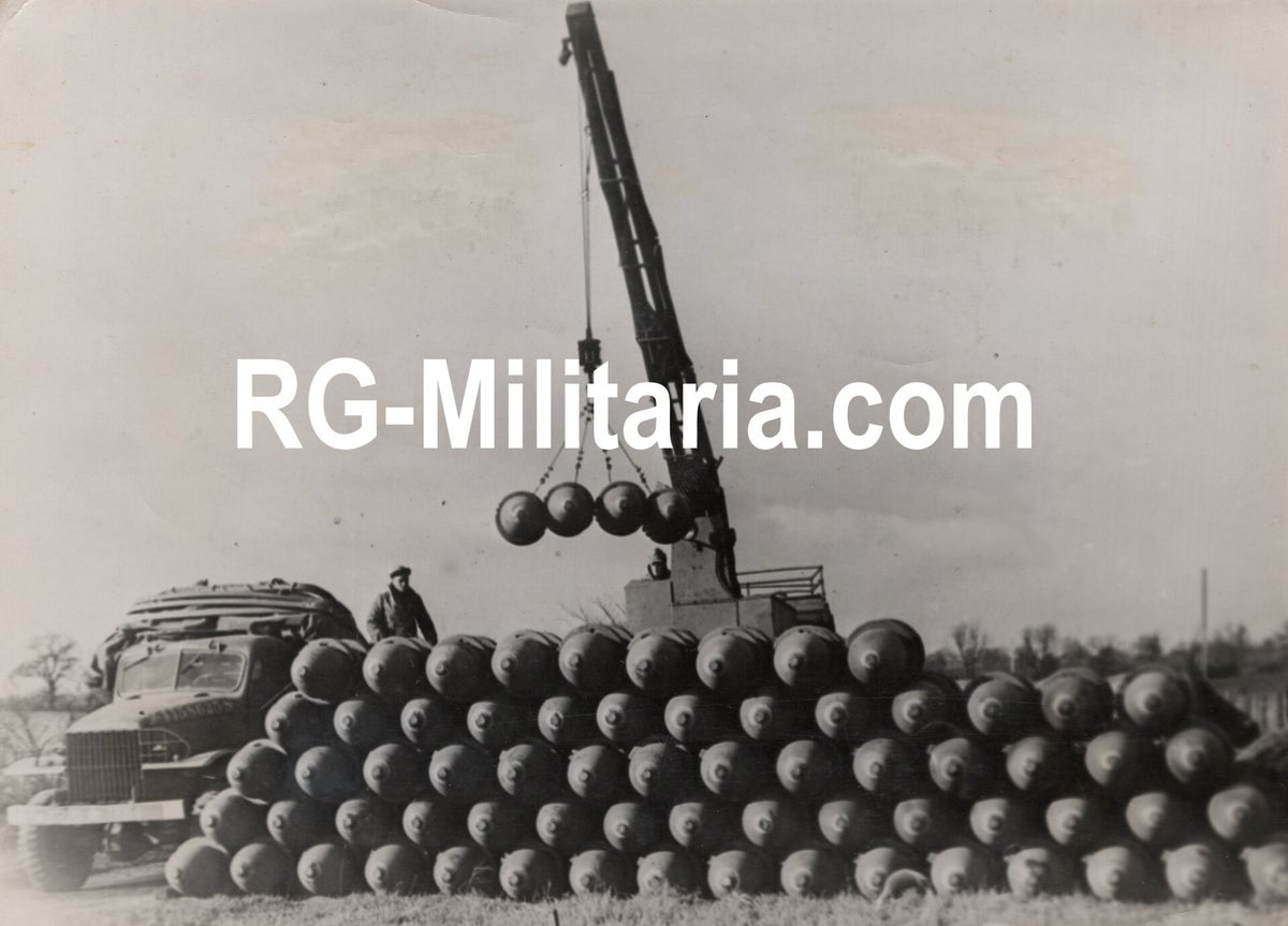 Original WW2 French Press Photo - Large British bombs on an US airfield ...