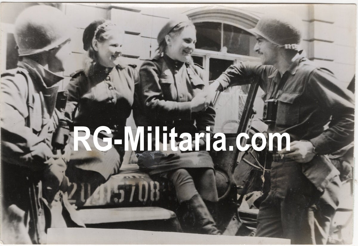 Original WW2 French Press Photo - US soldiers meeting Russian female ...
