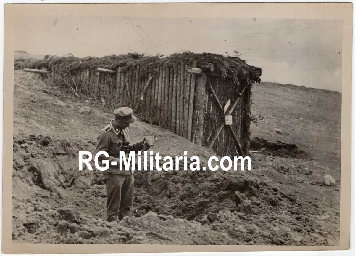 Original WW2 German Waffen SS Press Photo - SS soldier looking at an ...